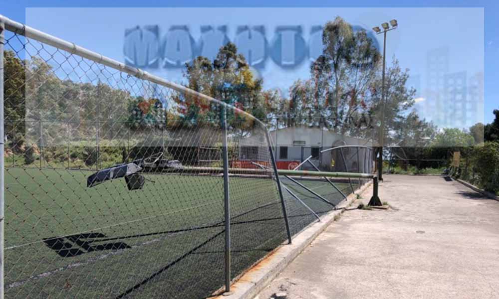 ΣΟΚ! ΕΠΕΣΕ ΠΥΛΩΝΑΣ ΣΤΟ ΓΗΠΕΔΟ ΤΗΣ ΑΓΙΑΣ ΤΡΙΑΔΑΣ ΑΠΟ ΤΟΝ ΑΕΡΑ! - Μαχητής ...