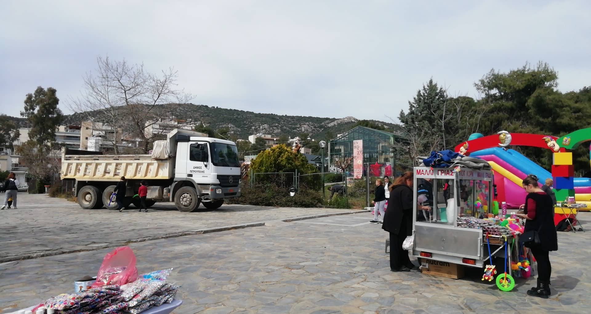 ΑΠΟΚΡΙΕΣ ΜΕ ΒΑΡΕΑ ΟΧΗΜΑΤΑ ΤΟΥ ΔΗΜΟΥ ΣΤΗΝ ΠΛΑΤΕΙΑ ΑΓΙΟΥ ΔΗΜΗΤΡΙΟΥ ...