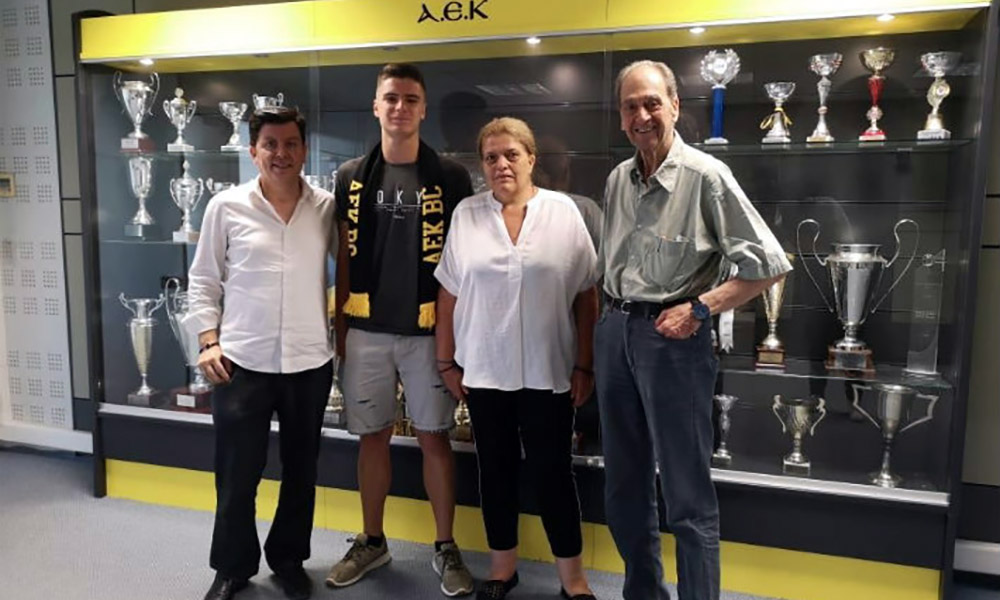 ΣΤΗΝ ΑΕΚ Ο 16ΧΡΟΝΟΣ ΚΩΣΤΑΣ ΣΑΞΙΩΝΗΣ ΤΟΥ ΑΡΗ ΠΕΤΡΟΥΠΟΛΗΣ - Μαχητής ...