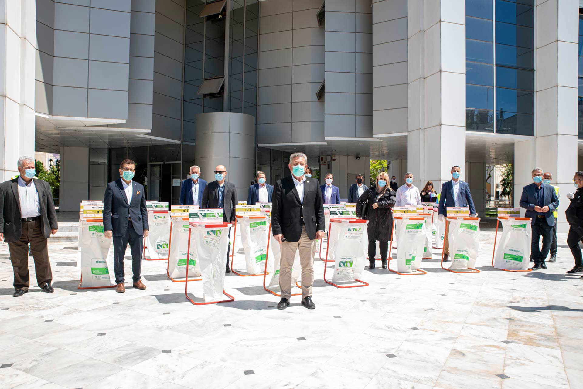 ΔΗΜΟΣ ΙΛΙΟΥ: ΤΟΠΟΘΕΤΟΥΝΤΑΙ 200 ΚΑΔΟΙ ΕΣΩΤΕΡΙΚΗΣ ΑΝΑΚΥΚΛΩΣΗΣ - ΓΙΑ ...