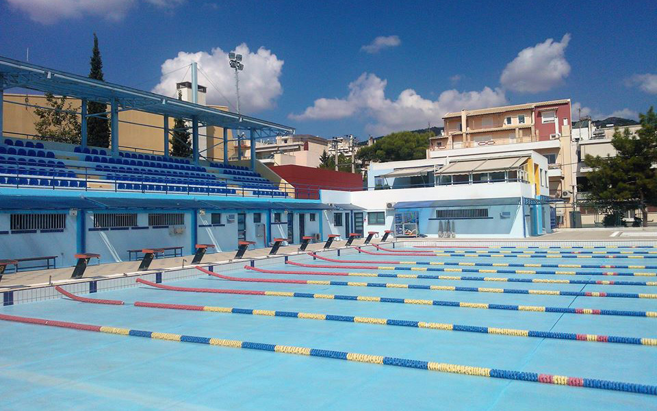 Φιάσκο με το κολυμβητήριο Πετρούπολης. - Μαχητής Δυτικής Αθήνας