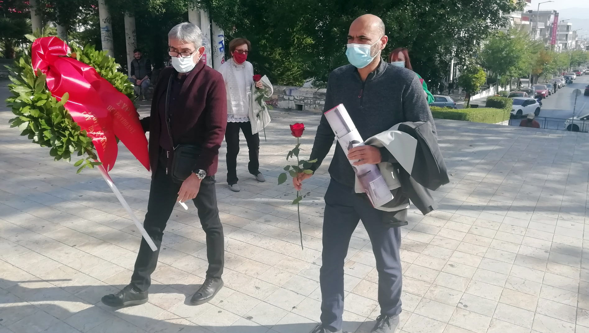 ΣΥΡΙΖΑ ΠΕΤΡΟΥΠΟΛΗΣ: ΚΑΤΑΘΕΣΗ ΣΤΕΦΑΝΟΥ ΣΤΗΝ ΠΛΑΤΕΙΑ ΗΡΩΩΝ ΓΙΑ ΤΟ ...