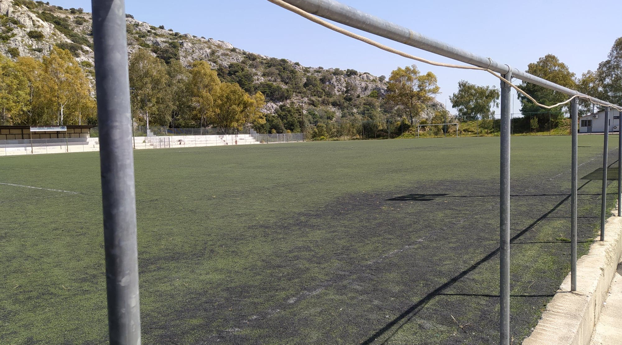 ΠΕΤΡΟΥΠΟΛΗ: ΟΛΙΚΗ ΑΝΑΠΛΑΣΗ ΣΤΟ ΑΘΛΗΤΙΚΟ ΚΕΝΤΡΟ "ΠΟΙΚΙΛΟ" ΚΑΙ ΣΤΟ Γ ...