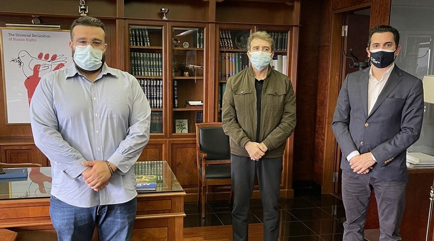ΑΓΙΟΙ ΑΝΑΡΓΥΡΟΙ: ΔΕΣΜΕΥΣΗ ΧΡΥΣΟΧΑΟΪΔΗ ΣΕ ΤΣΙΡΜΠΑ ΓΙΑ ΕΠΑΝΙΔΡΥΣΗ ΤΟΥ Α.Τ ...