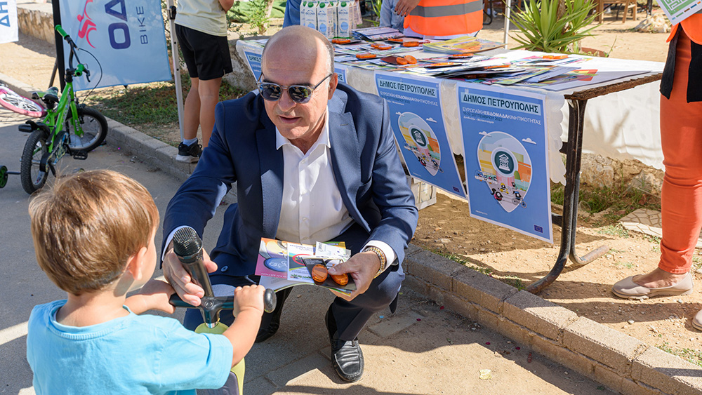 ΠΕΤΡΟΥΠΟΛΗ: ΚΥΚΛΟΦΟΡΙΑΚΗ ΑΓΩΓΗ ΣΕ ΠΑΙΔΙΑ ΣΤΟ ΠΟΙΚΙΛΟ! - Μαχητής Δυτικής ...