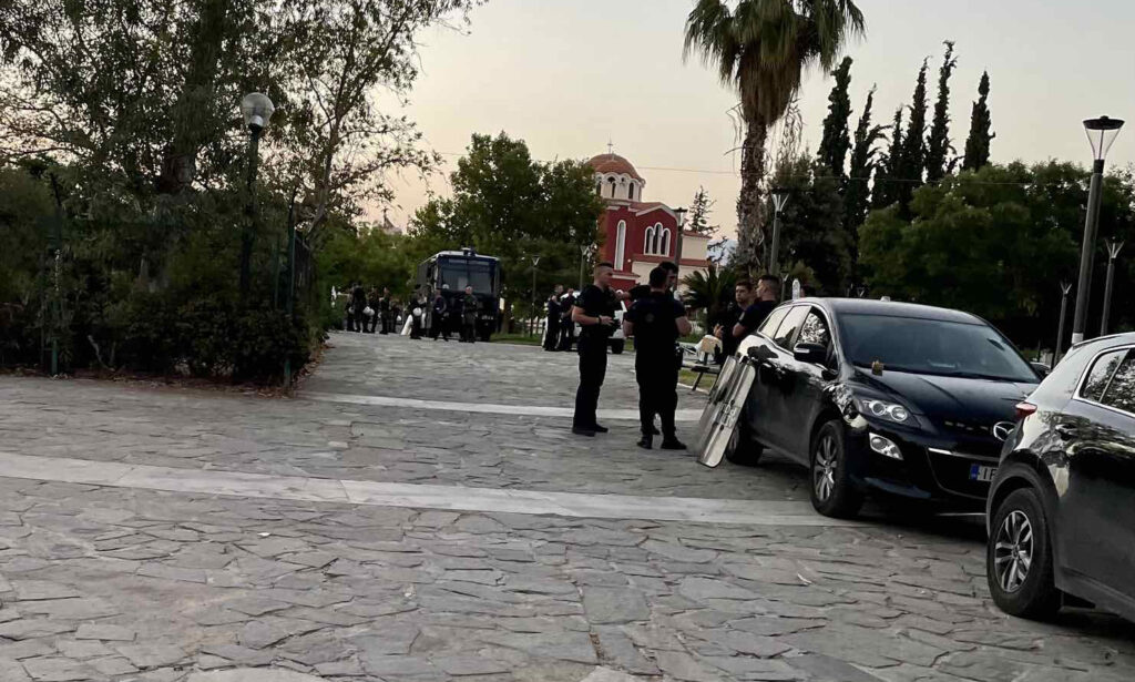 ΠΕΤΡΟΥΠΟΛΗ: ΕΛΗΞΕ Η ΚΑΤΑΛΗΨΗ ΤΟΥ ΒΟΤΑΝΙΚΟΥ, ΞΕΚΙΝΑ Η ΑΝΕΓΕΡΣΗ ΤΟΥ ...